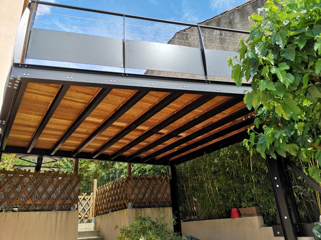 Terrasse suspendue en acier et bois - Caveirac (Gard 30) - FMG Metal Studio